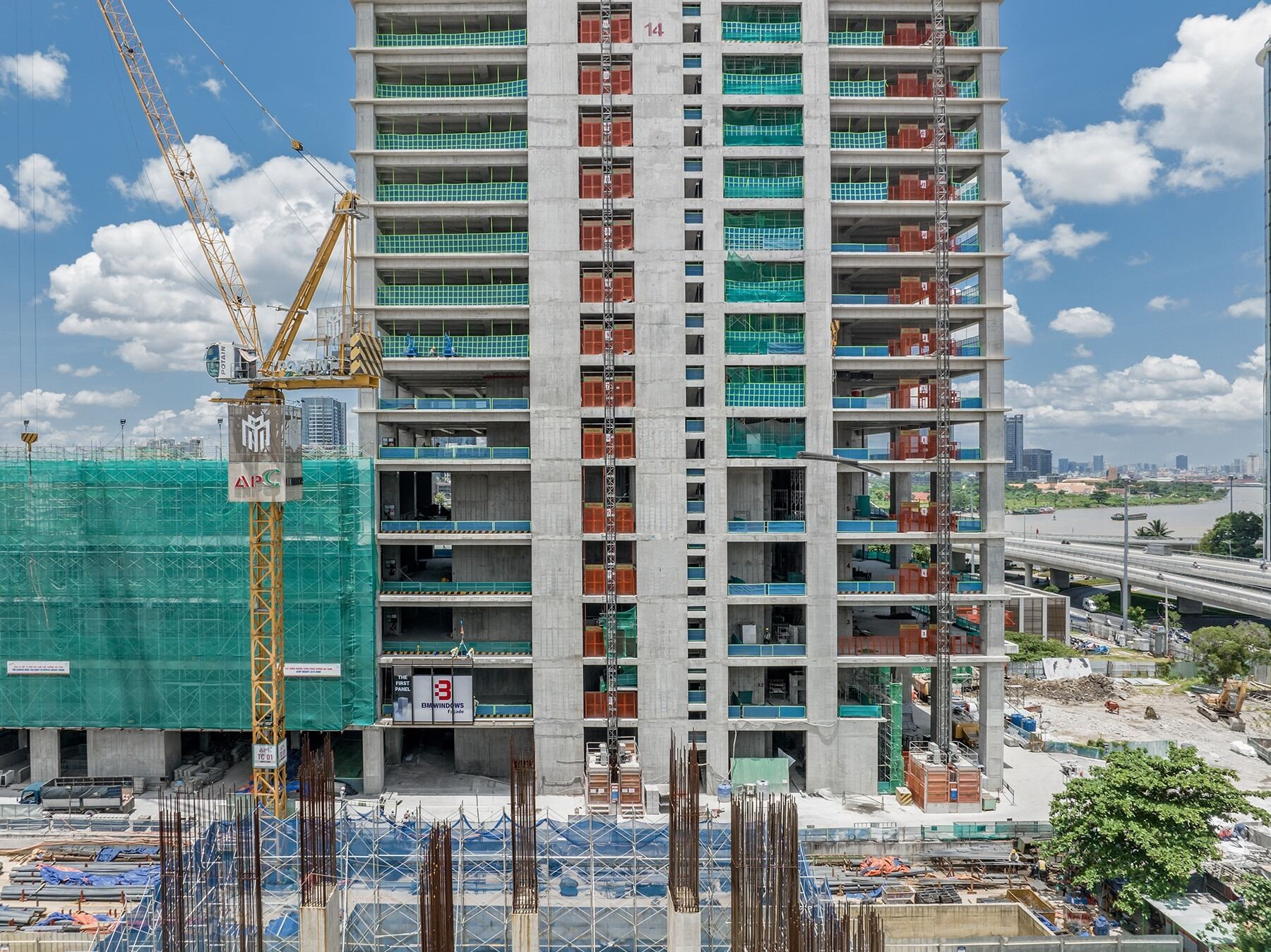 Cận cảnh tiến độ thi công siêu dự án The Sun Tower Ba Son