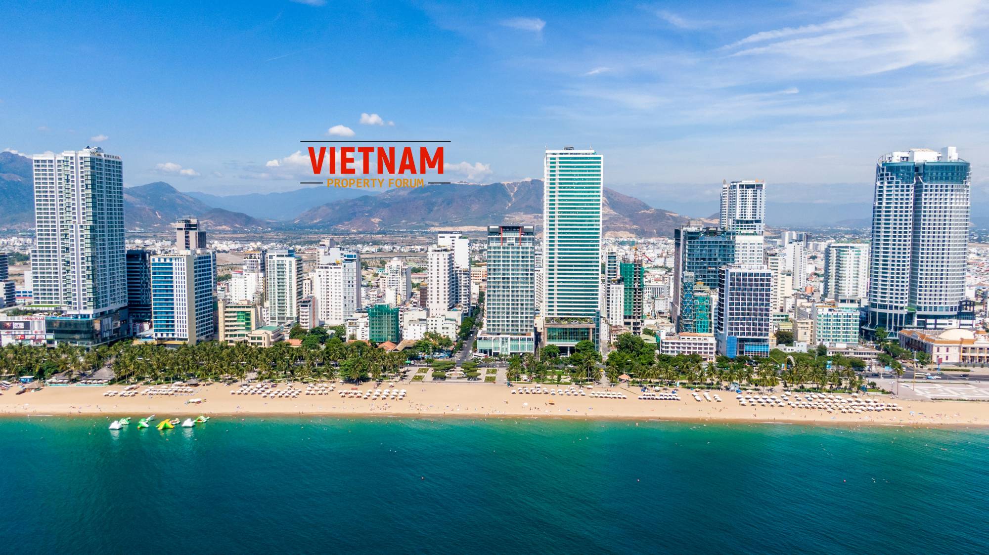 Toàn cảnh hàng chục nghìn phòng khách sạn được xây dựng ven biển Nha ...